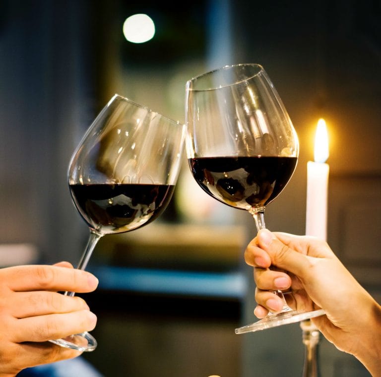 Así nació la historia del brindis - Revista Buen Gusto